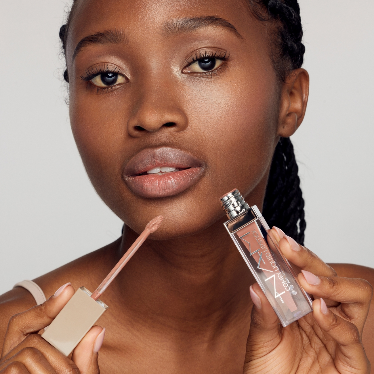 NAM Pomadka na bazie kwasu hialuronowego Comfy Liquid Lipstick